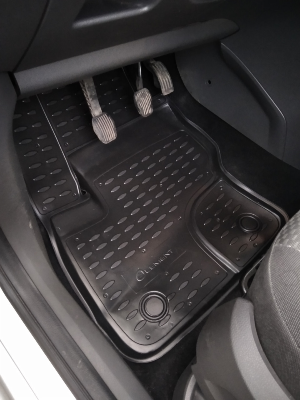Коврики в салон — Ford C-Max I, 1,8 л, 2006 года | аксессуары | DRIVE2