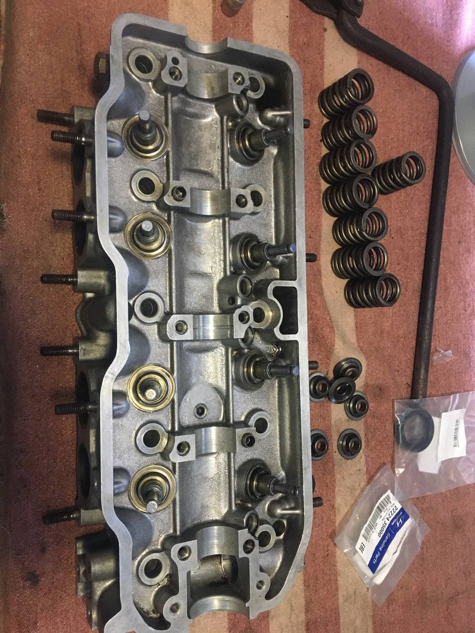 2222435000 КОМПЛЕКТ МАСЛОСЪЕМНЫХ КОЛПАЧКОВ ДВИГАТЕЛЯ (8ШТ) KIA HYUNDAI ...