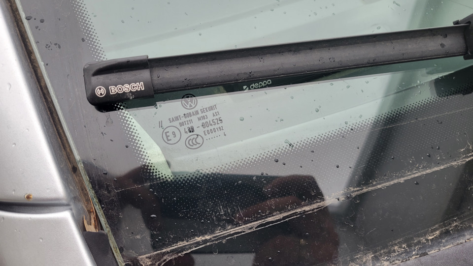 Замена лобового стекла и трапеции стеклоочистителей — Volkswagen Polo ...