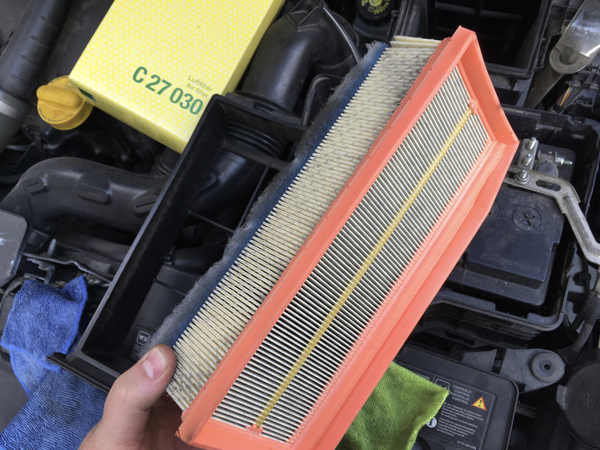 Замена воздушного и салонного фильтров — Renault Clio IV, 1,5 л, 2014 ...