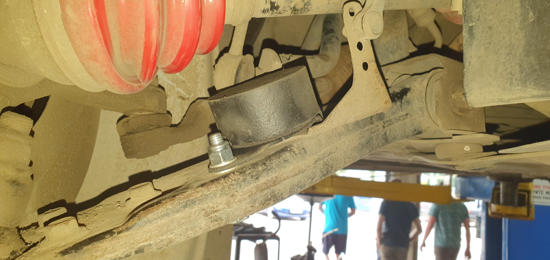 Установка Демпферов от мазды и вольва. — Ford Focus II Hatchback, 2 л ...