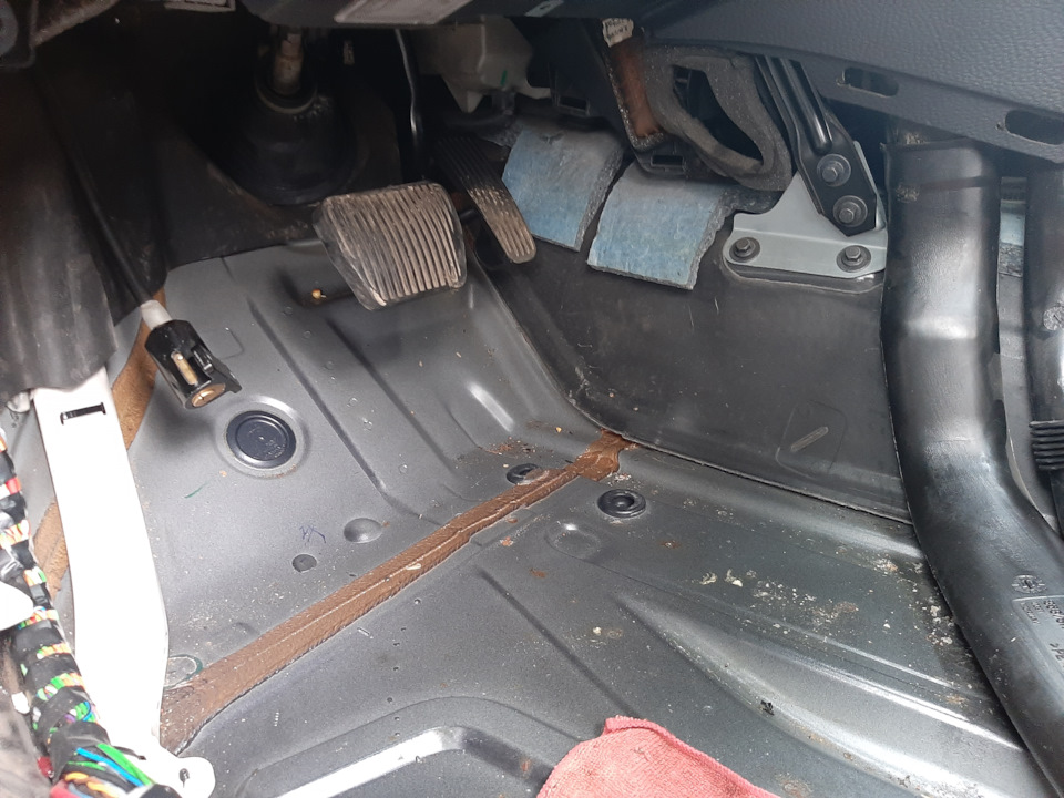 Как снять трос АКПП. — Volvo S60 (1G), 2,4 л, 2007 года | своими руками ...