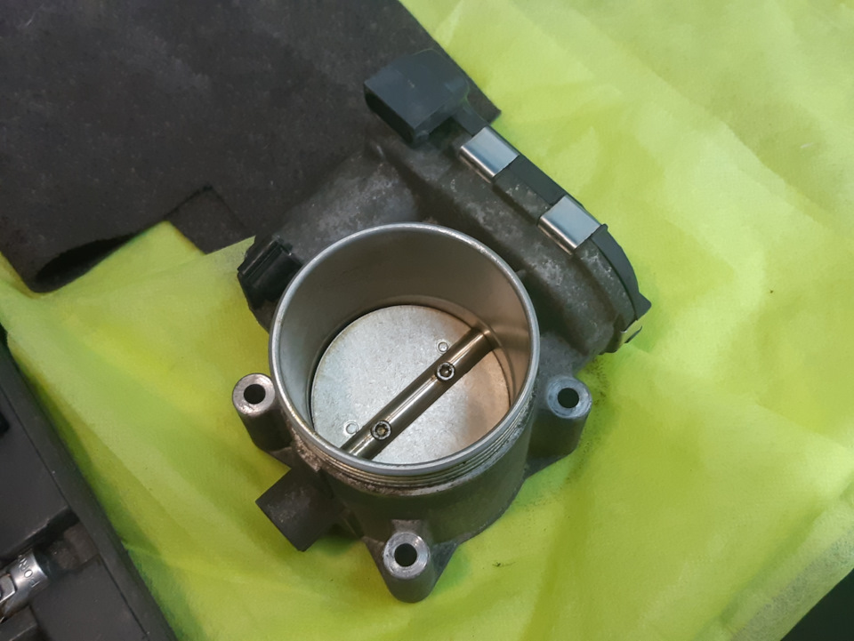 Чистка вентиляции картерных газов — Volvo XC90 (1G), 2,5 л, 2008 года ...