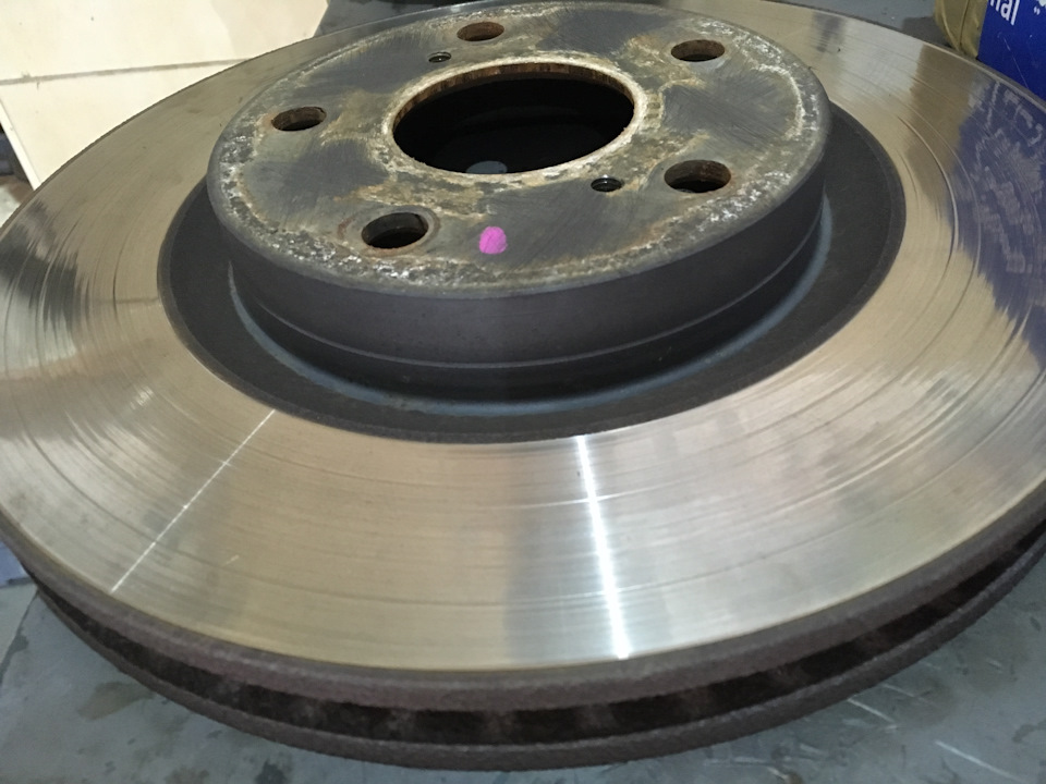 Махнул передные торм диски и колодки — Toyota Camry (XV50), 2,5 л, 2012 ...