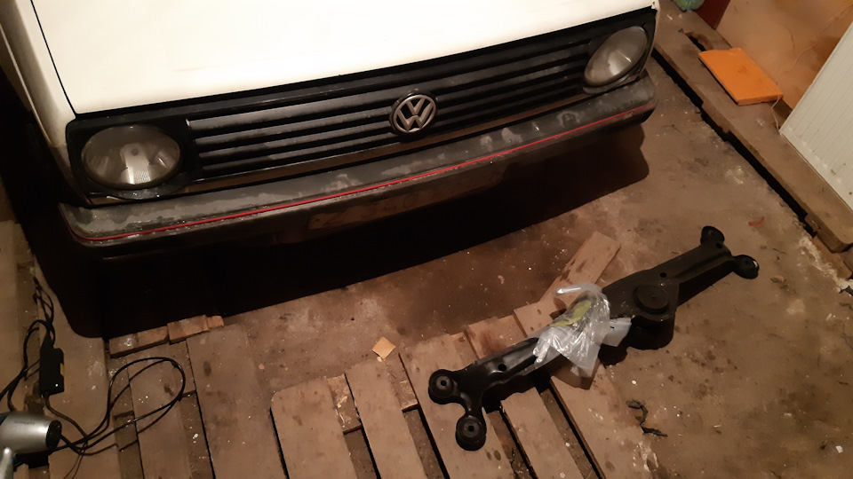 Передний подрамник от "жирных" Пассат Б3/Б4 subframe — Volkswagen Golf ...