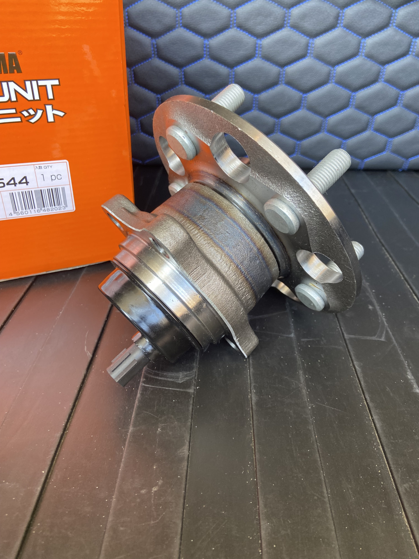 Замена ступичного подшипника заднего колеса — Toyota Camry (XV70), 2,5 ...