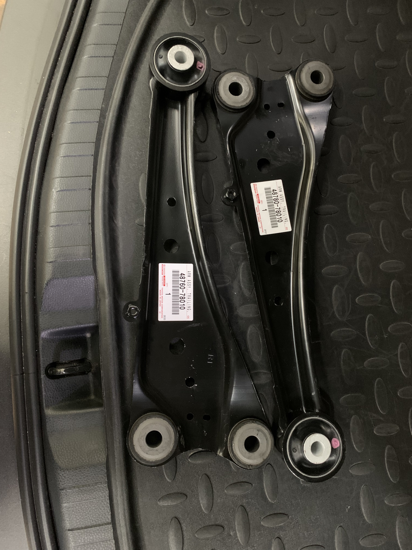 Задние продольные рычаги от LEXUS — Toyota RAV4 (IV), 2 л, 2014 года ...