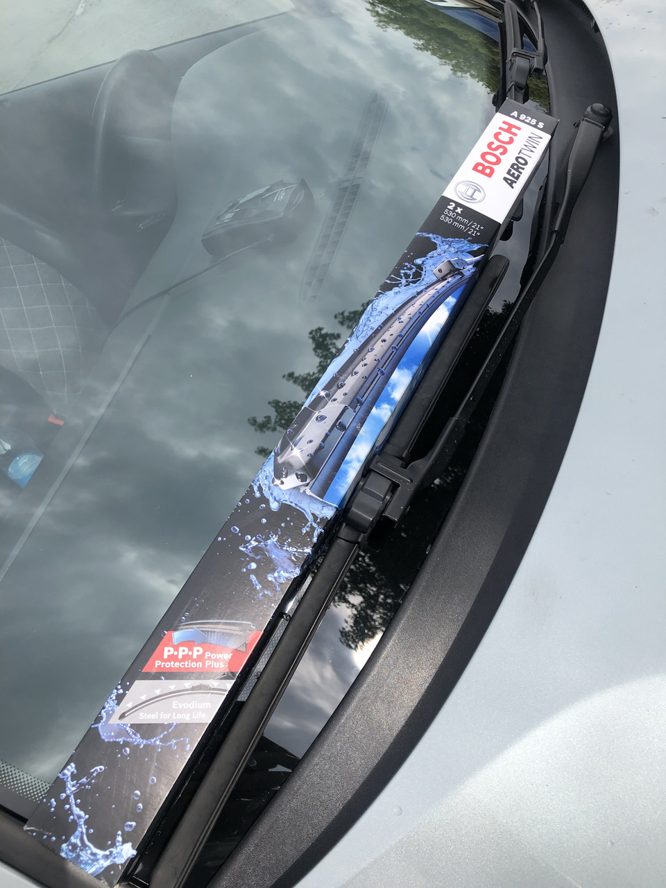 Замена щёток стеклоочистителя лобового стекла (Bosch) — Volkswagen ...