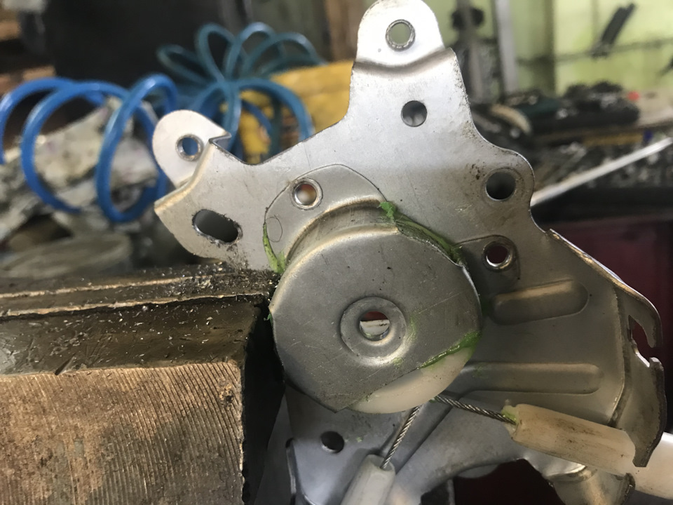 Замена стеклоподъёмника — Mitsubishi Outlander (1G), 2 л, 2005 года ...