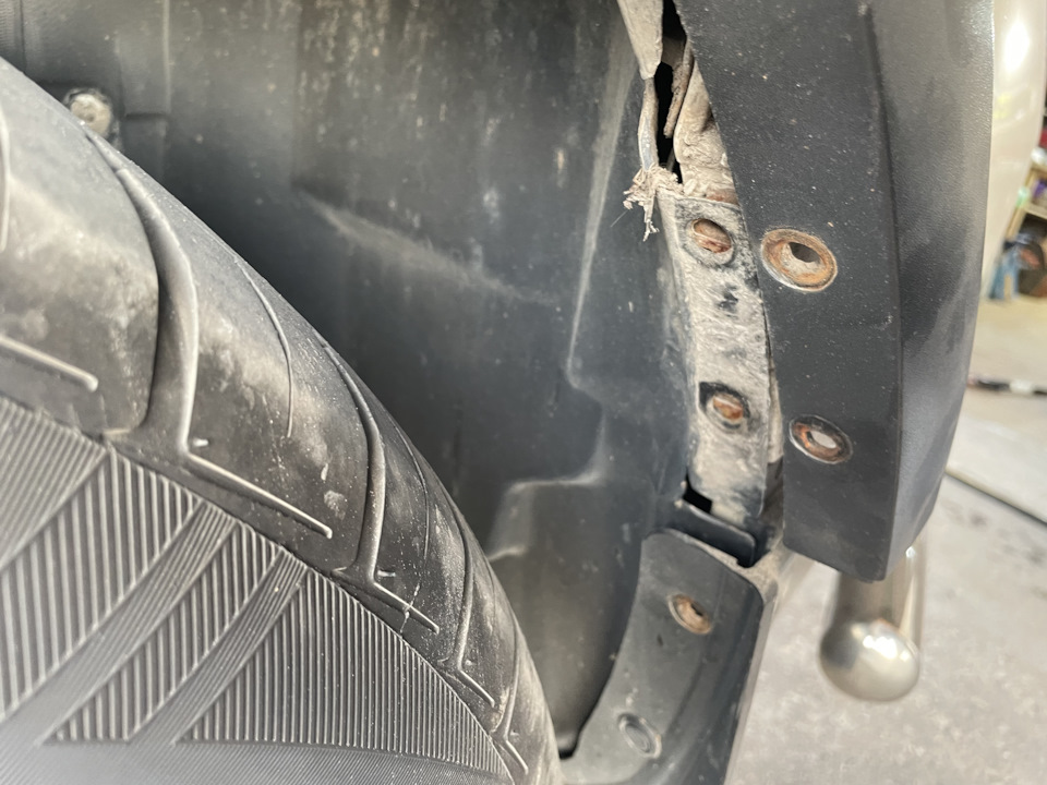 Замена парктроника заднего — Ford Explorer (5G), 3,5 л, 2012 года ...