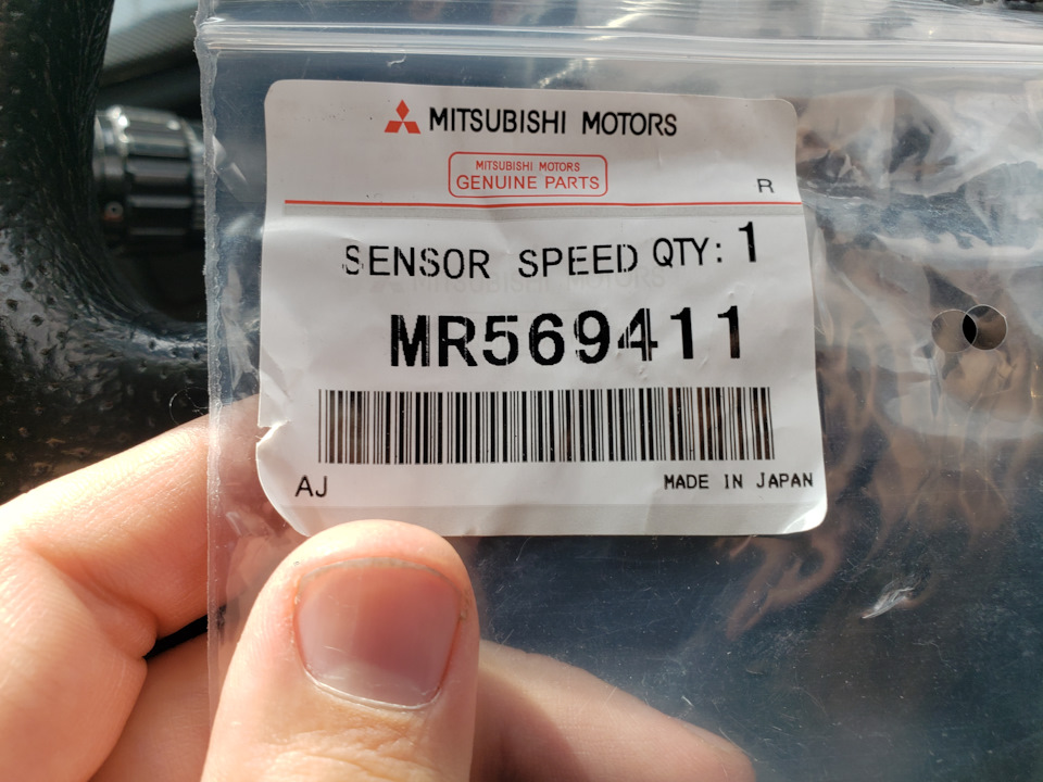 MR569411 ДАТЧИК АБС ПЕРЕДНИЙ ЛЕВЫЙ (L) PAJERO/MONTERO V64W (V60,70 ...