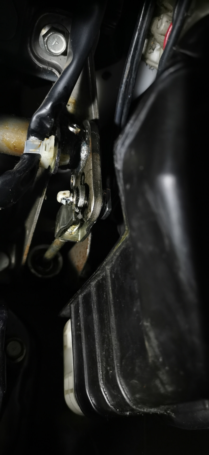 Устранение люфта педали сцепления — Subaru Forester (SG), 2,5 л, 2007 ...