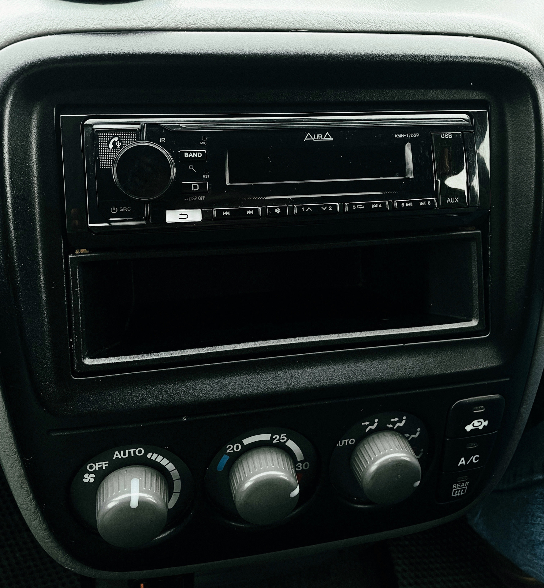 Магнитола AURA AMH-77DSP Black Edition — Honda CR-V (RD1/RD2), 2 л ...