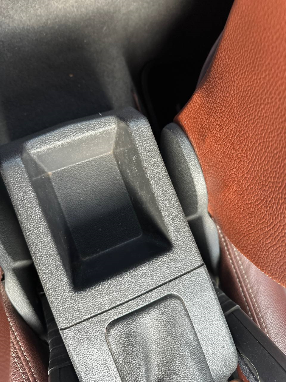 Подлокотник в квадратный подстаканник — Opel Astra H, 1,8 л, 2007 года ...