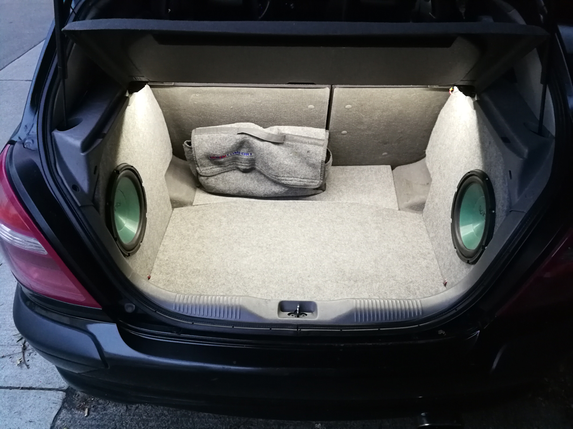 Подсветка в багажник — Nissan Almera II (N16), 1,5 л, 2002 года ...