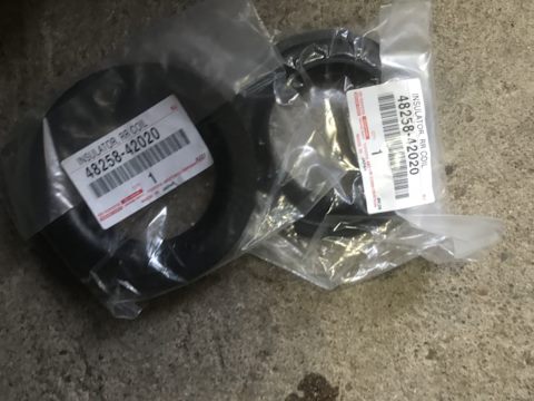 4825842020 Изолятор пружины зад TOYOTA LEXUS | Запчасти на DRIVE2