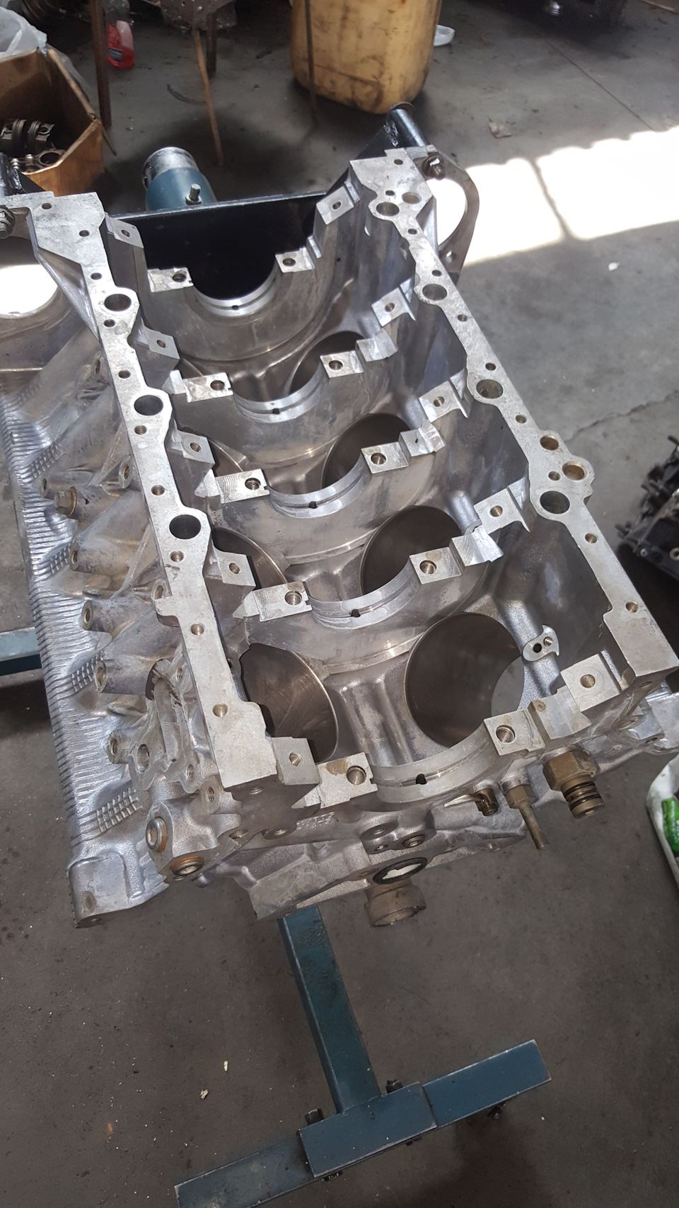 блок . впуск. вкладышы. — BMW X5 (E53), 4,8 л, 2004 года | запчасти ...