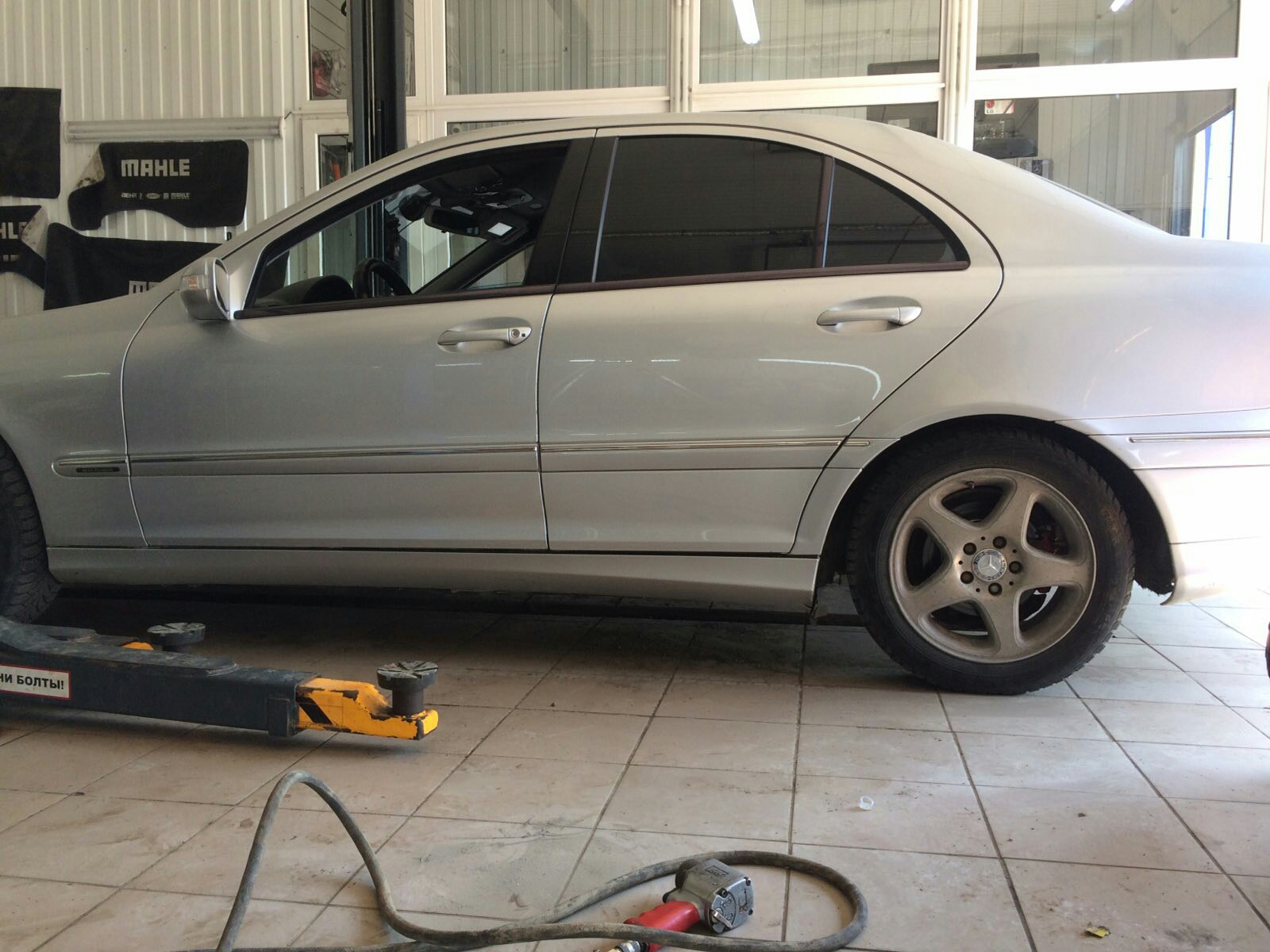 32. Прокладки под задние пружины FEBI — Mercedes-Benz C-class (W203), 1 ...