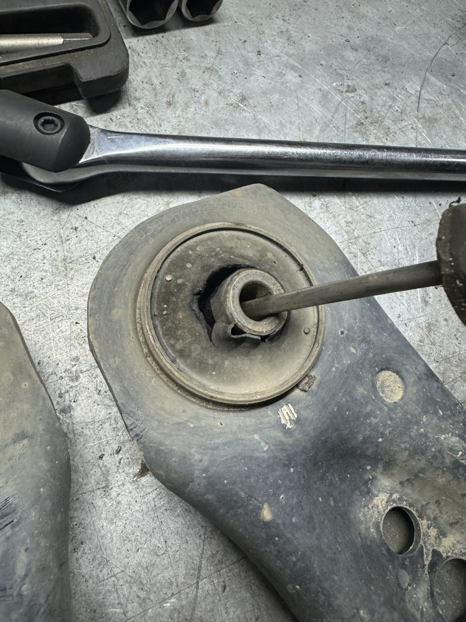 Замена амортизаторов — Skoda Octavia A7 Mk3, 1,8 л, 2017 года | визит на сервис | DRIVE2