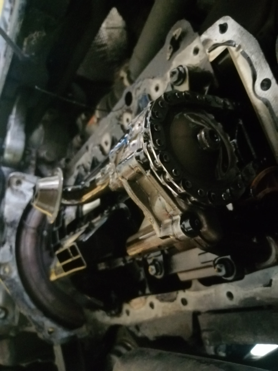 Цепной привод маслонасоса. — Volkswagen Passat B6, 2 л, 2007 года ...