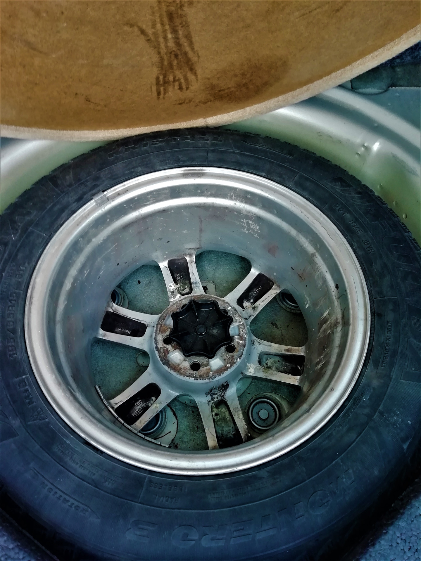 Крепление запасного колеса. — Skoda Octavia Combi A4 Mk1, 2 л, 2001 ...