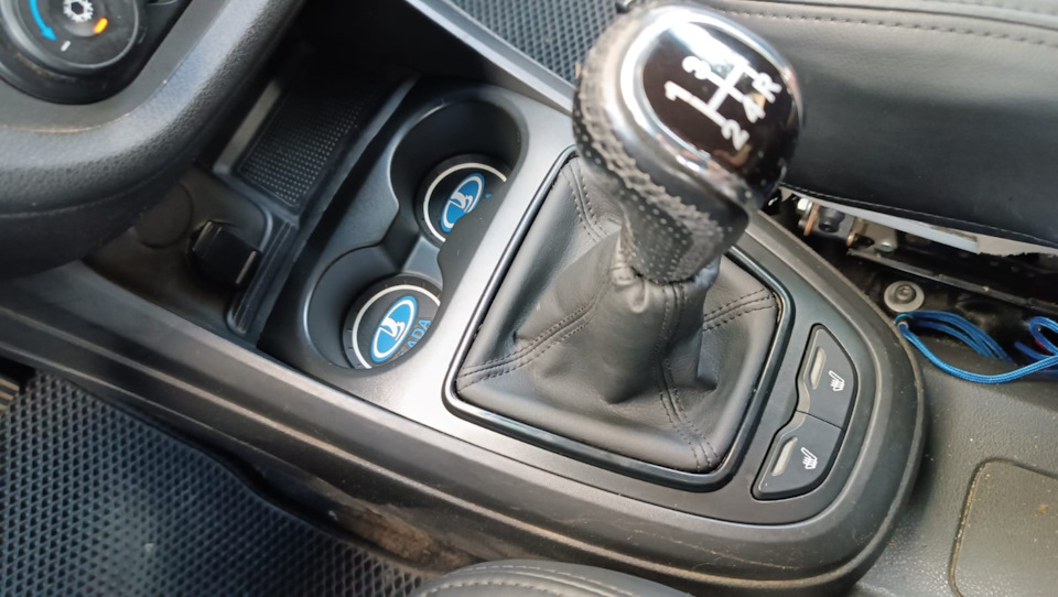 Глубокие подстаканники — Lada Vesta (1G), 1,6 л, 2019 года | тюнинг ...