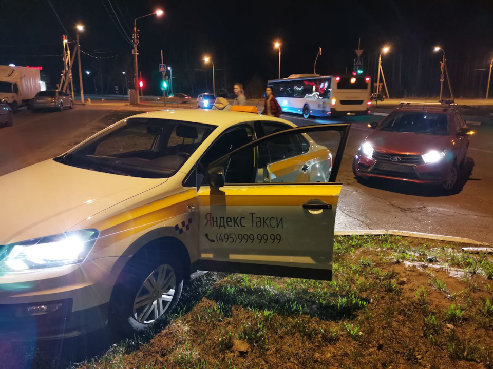 22. Ночное ДТП — Lada Vesta (1G), 1,6 л, 2018 года | ДТП | DRIVE2