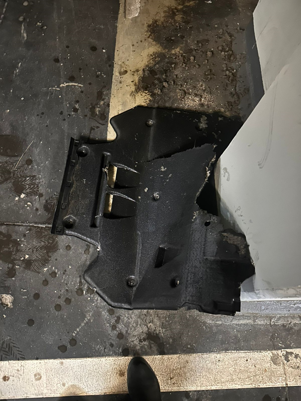 Замена защиты двс 4G0863822E — Audi A6 (C7), 2 л, 2017 года ...