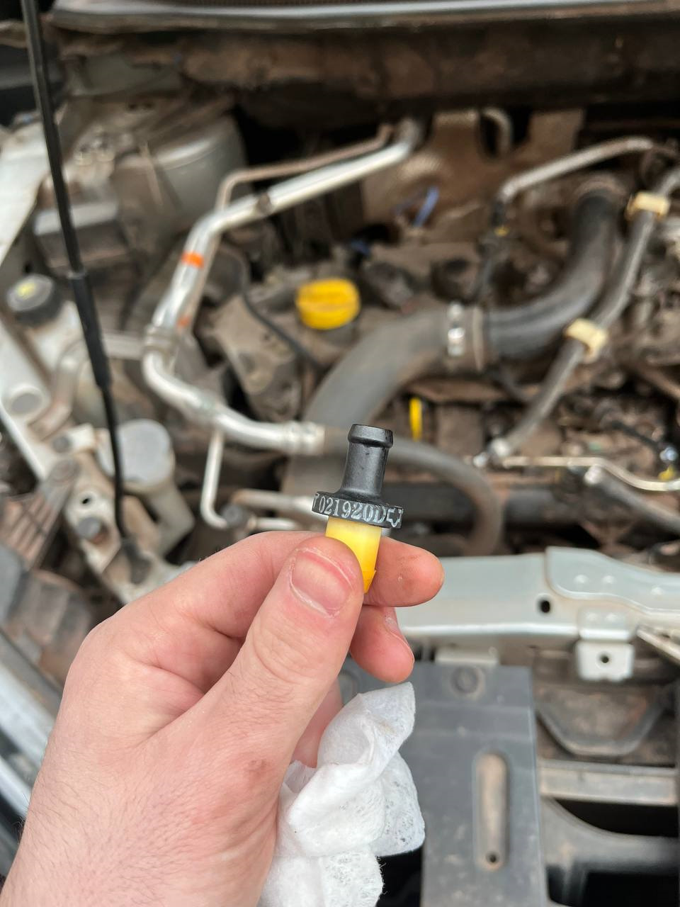 Замена топливного фильтра на Qashqai 1.2, замена резинки клапана ...