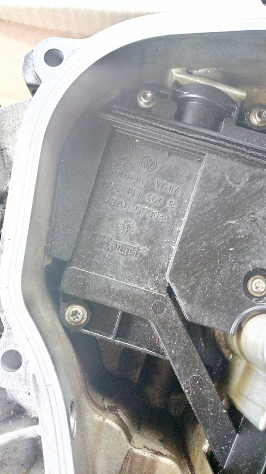 03C109210AM Крышка двигателя передняя Volkswagen Golf V VAG | Запчасти ...