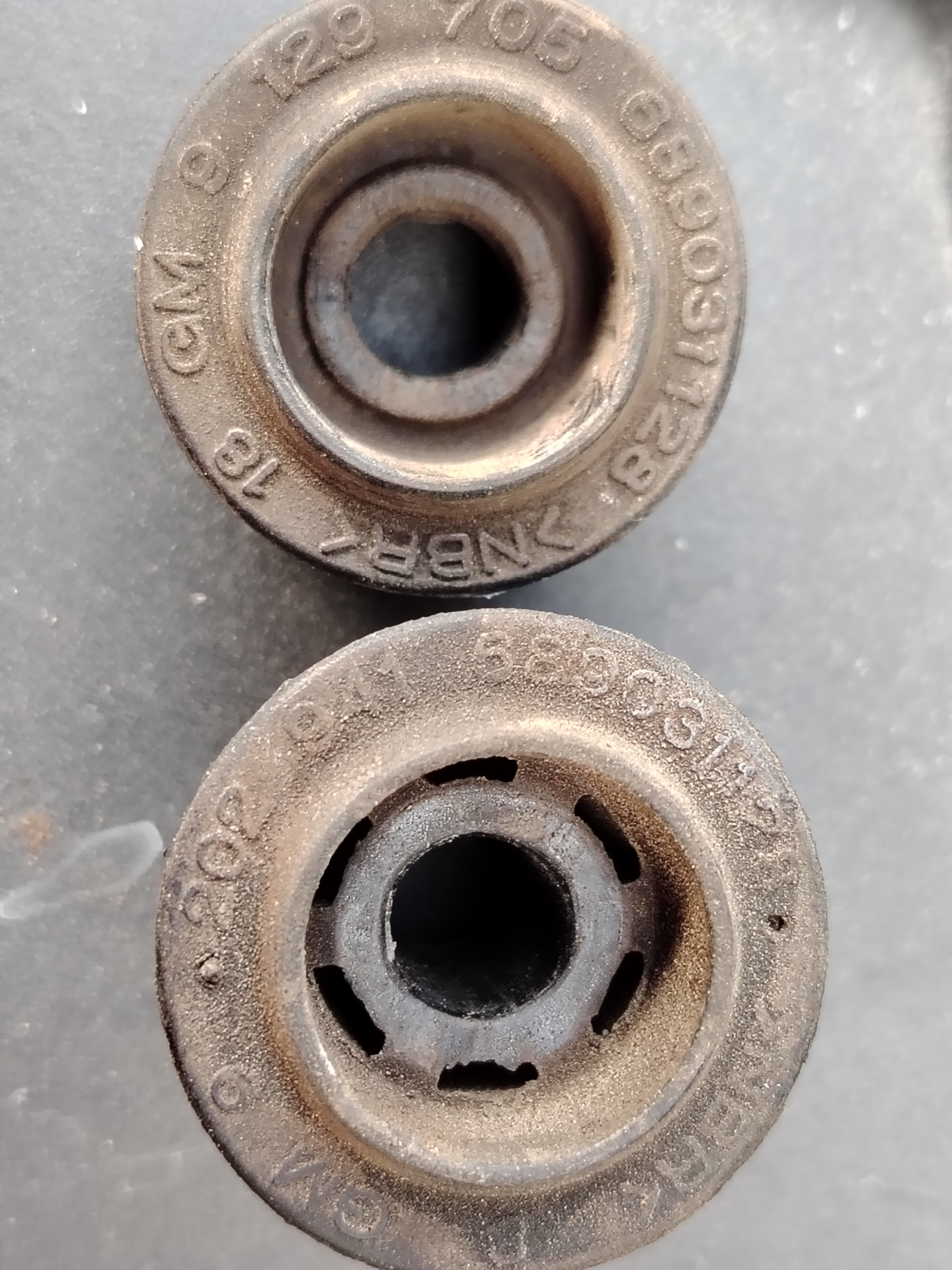 Втулки крепления корпуса фильтра GENERAL MOTORS 09202941 и GENERAL ...