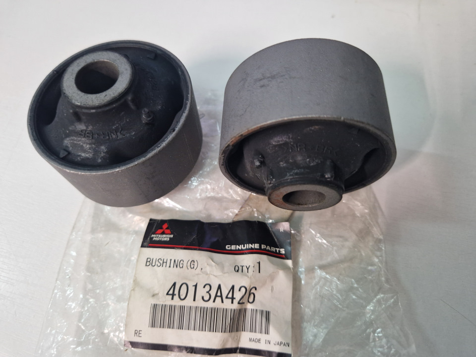 Задние сайлентблоки передних рычагов — Mitsubishi Outlander XL, 3 л ...