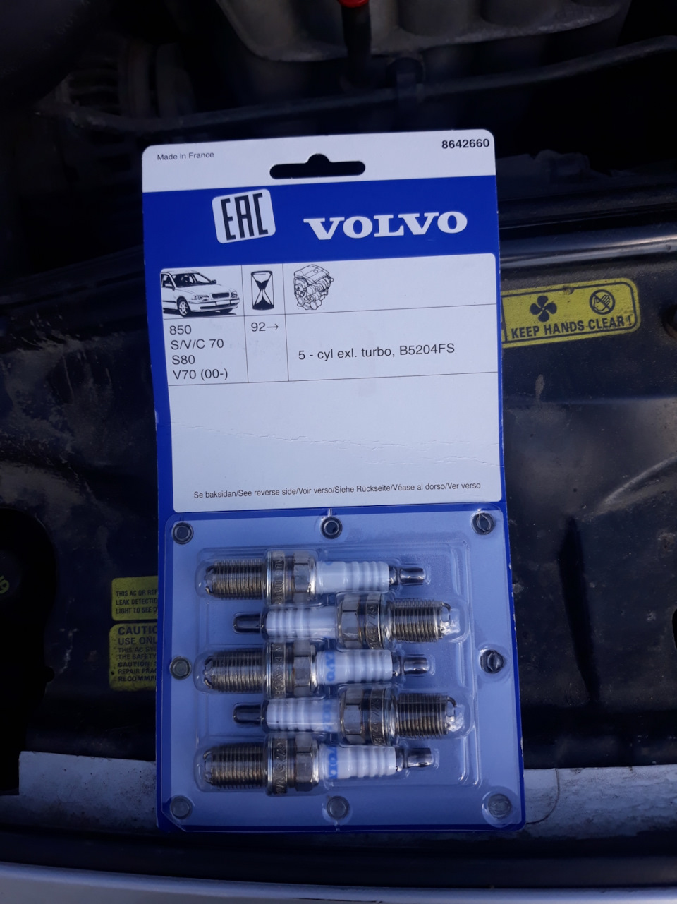 Замена свечей зажигания — Volvo S80 (1G), 2,4 л, 2001 года | плановое ...