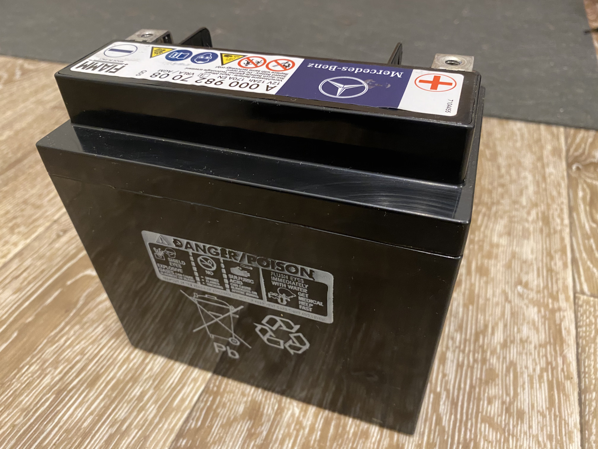 Замена АКБ + доп. АКБ для функций Start/Stop и Hold — Mercedes-Benz GLA ...