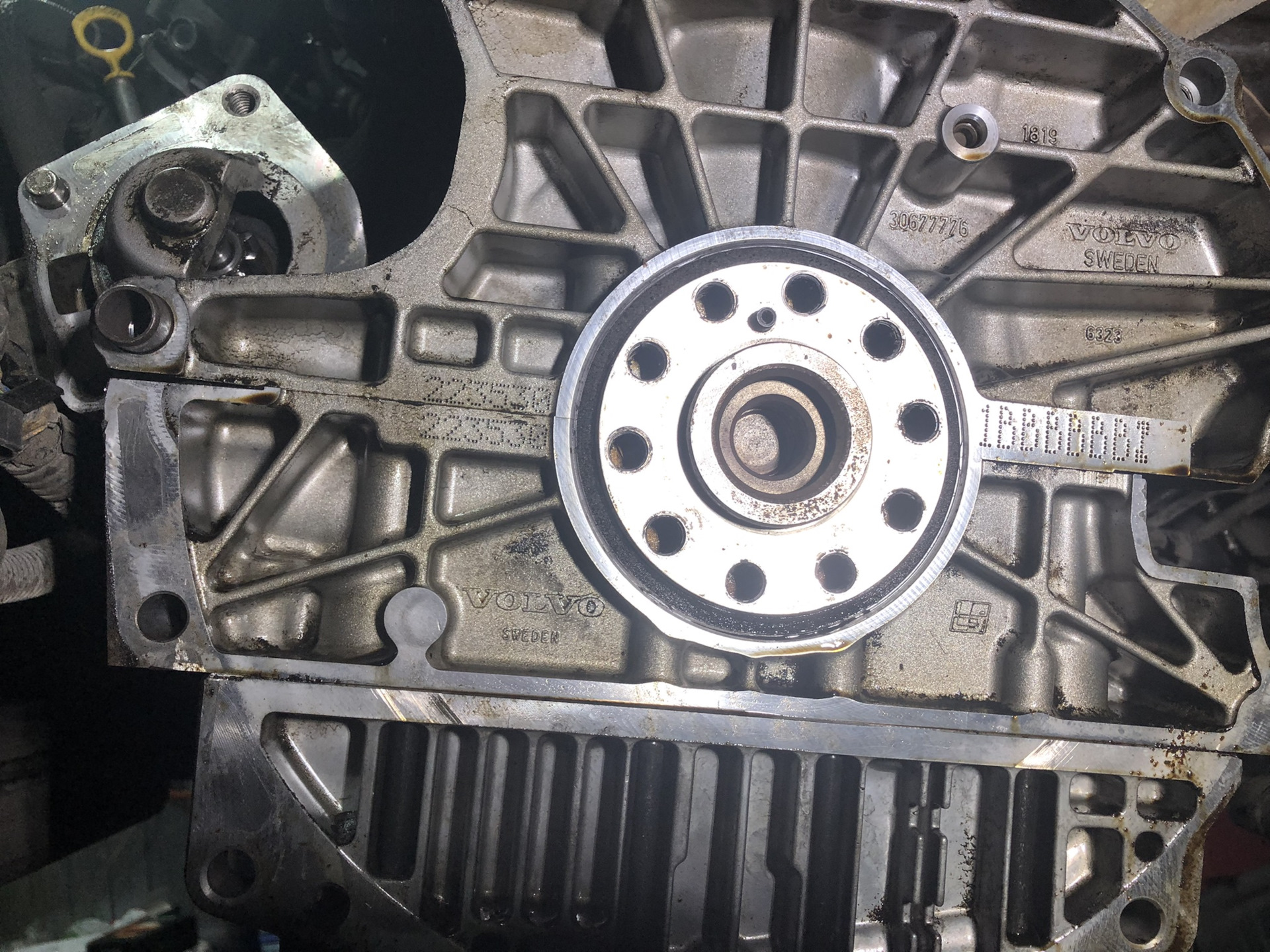 Замена коренного сальника — Volvo S80 (2G), 2,5 л, 2009 года | плановое ...