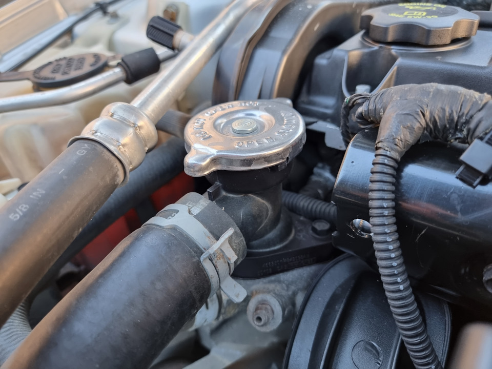 Крышка системы охлаждения — ГАЗ Сайбер, 2,4 л, 2010 года | запчасти ...