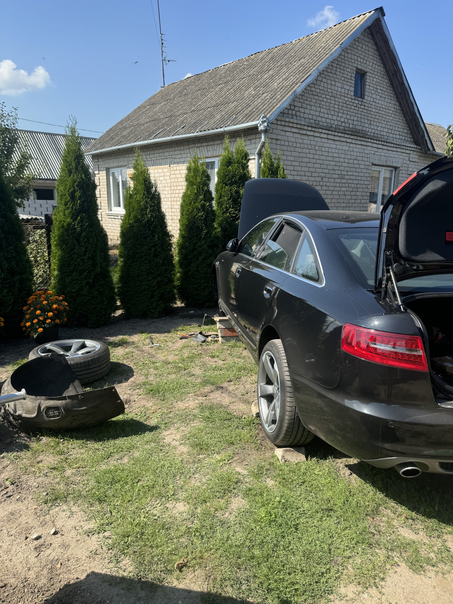 Замена шланга омывателя лобового стекла. — Audi A6 (C6), 3 л, 2010 года ...