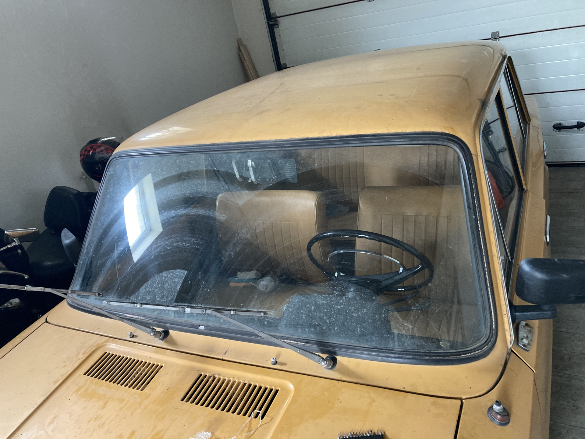 Заменил клин лобового стекла — Lada 2101, 1,2 л, 1978 года | своими ...