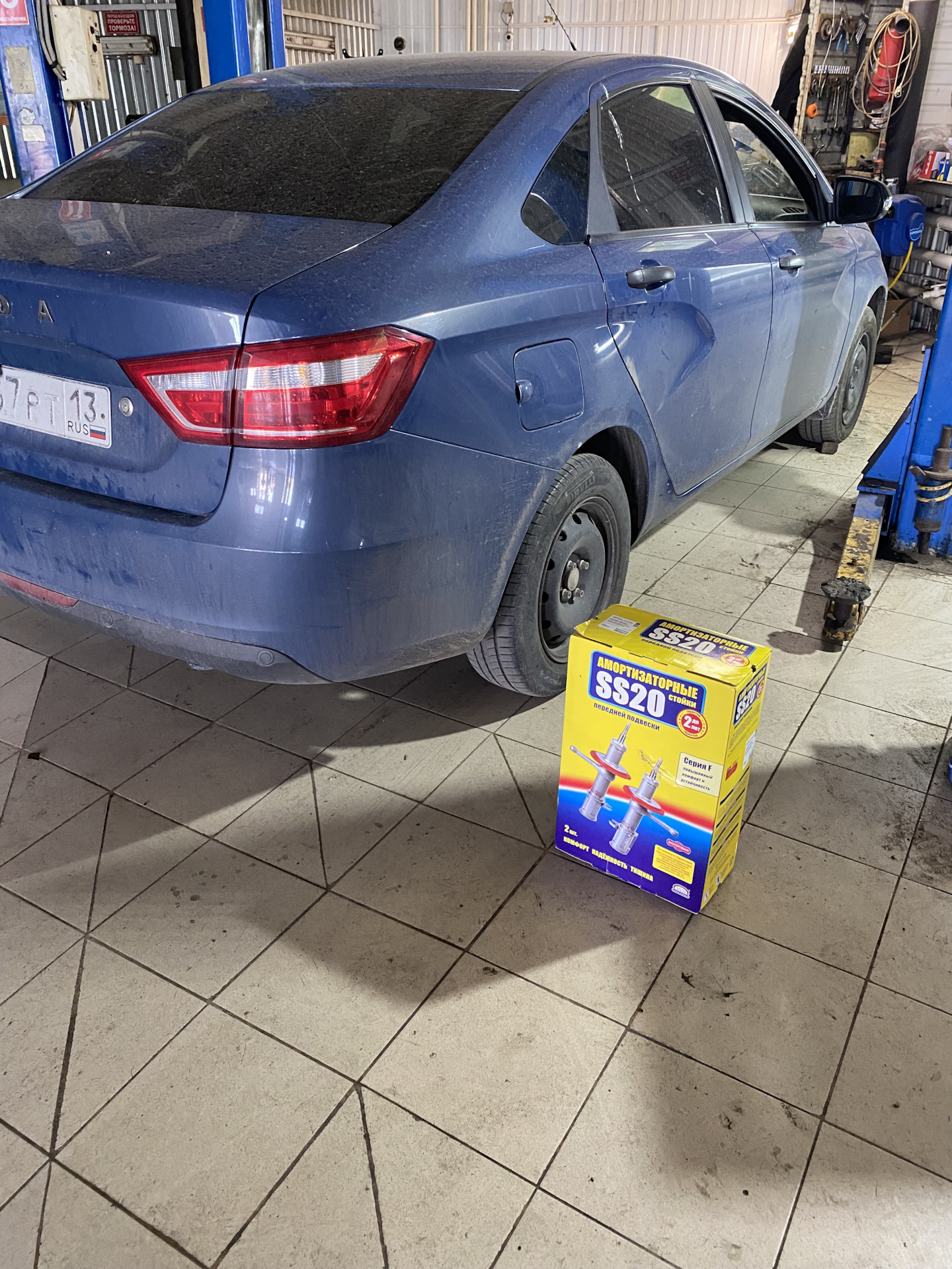 Стойки. — Lada Vesta (1G), 1,6 л, 2017 года | запчасти | DRIVE2