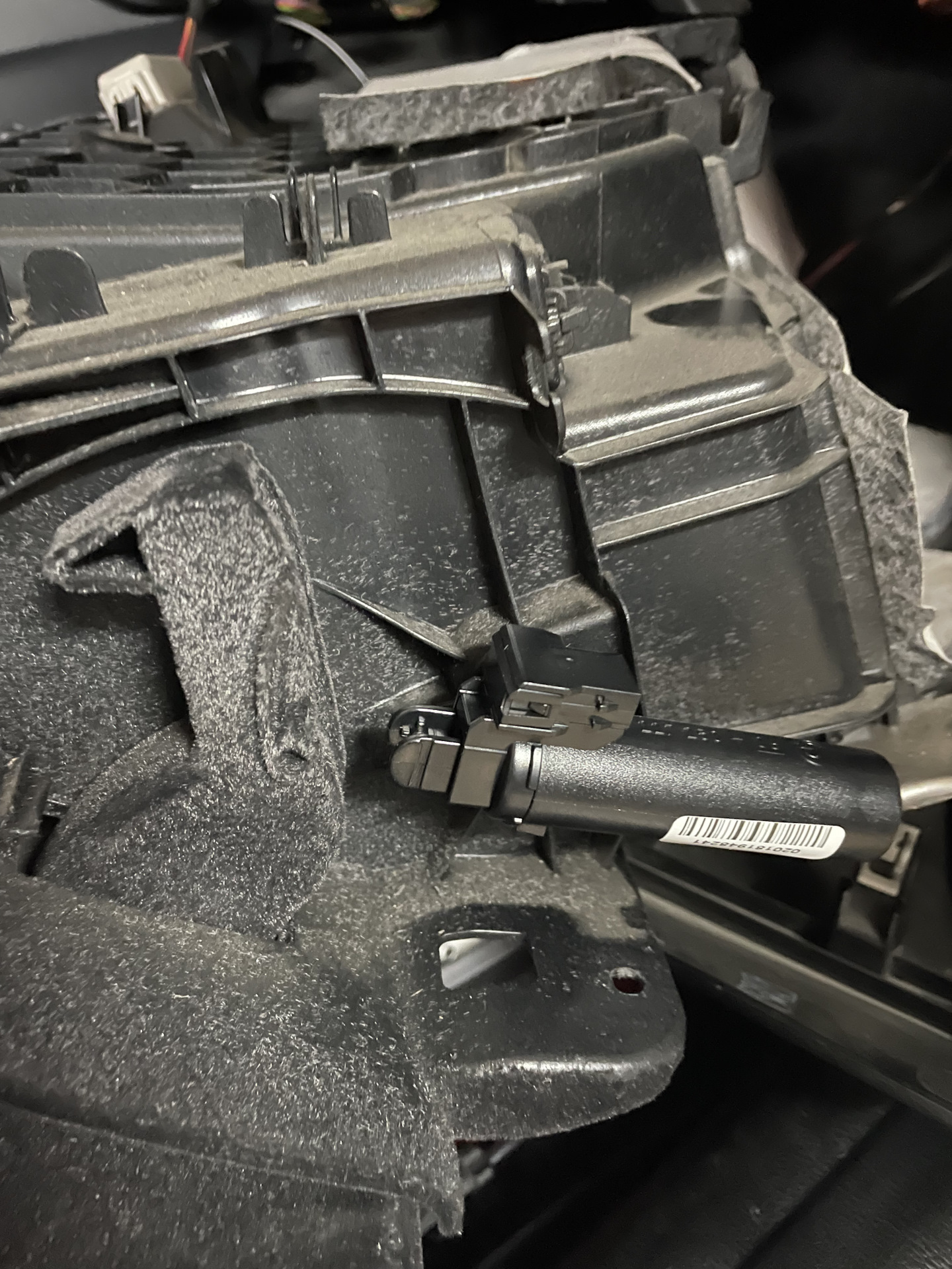 Замена амортизатора вещевого ящика — BMW 3 series (F30), 1,6 л, 2013 ...