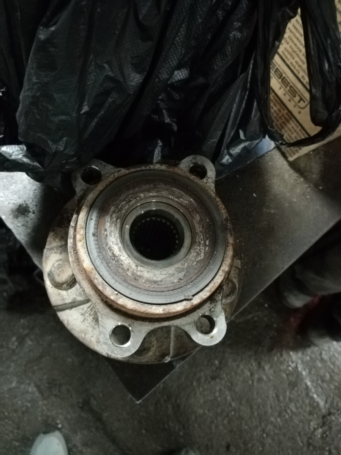 Замена правой ступицы и внешнего ШРУСа — Toyota RAV4 (III), 2 л, 2011 ...