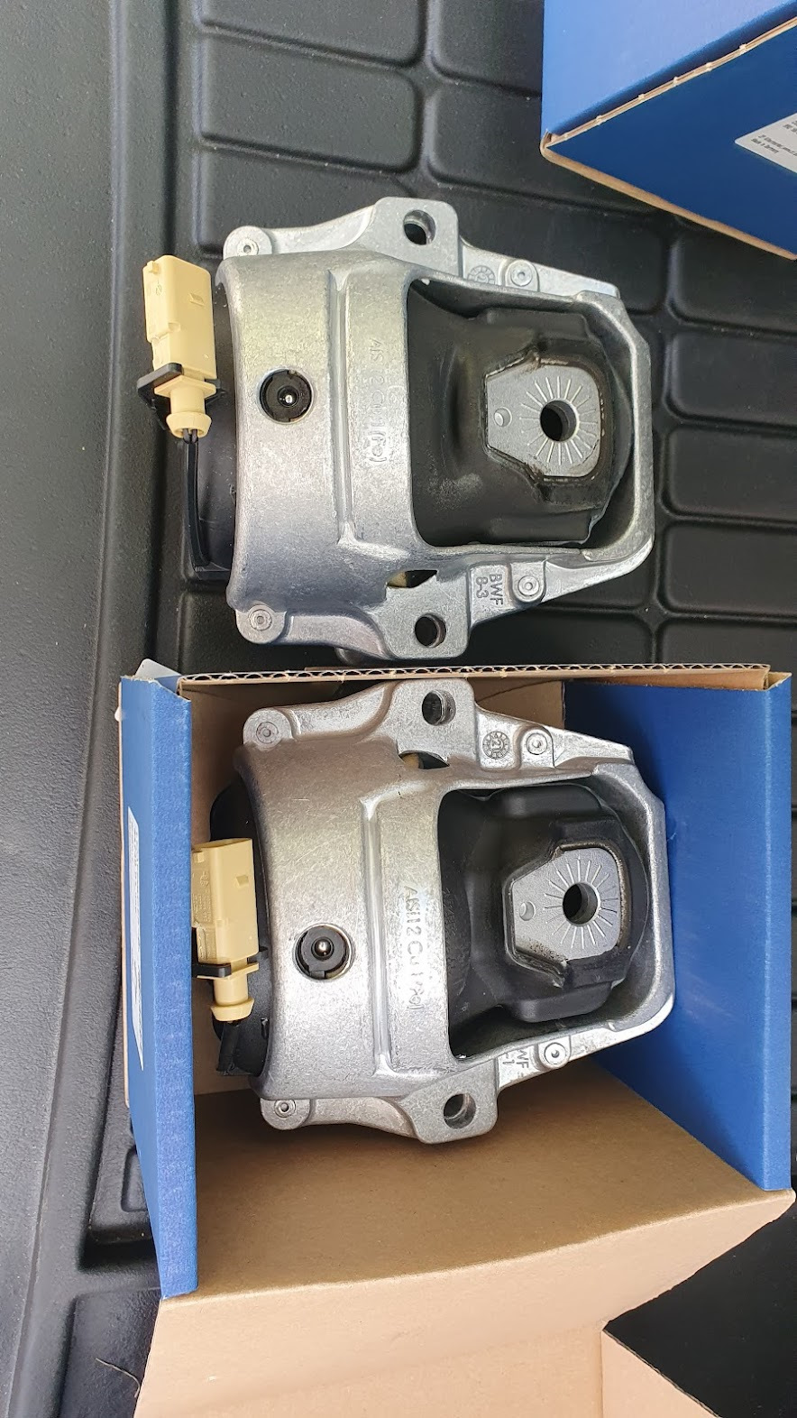 Установка защиты двигателя и замена подушек двигателя — Audi Q5 (1G), 2 ...