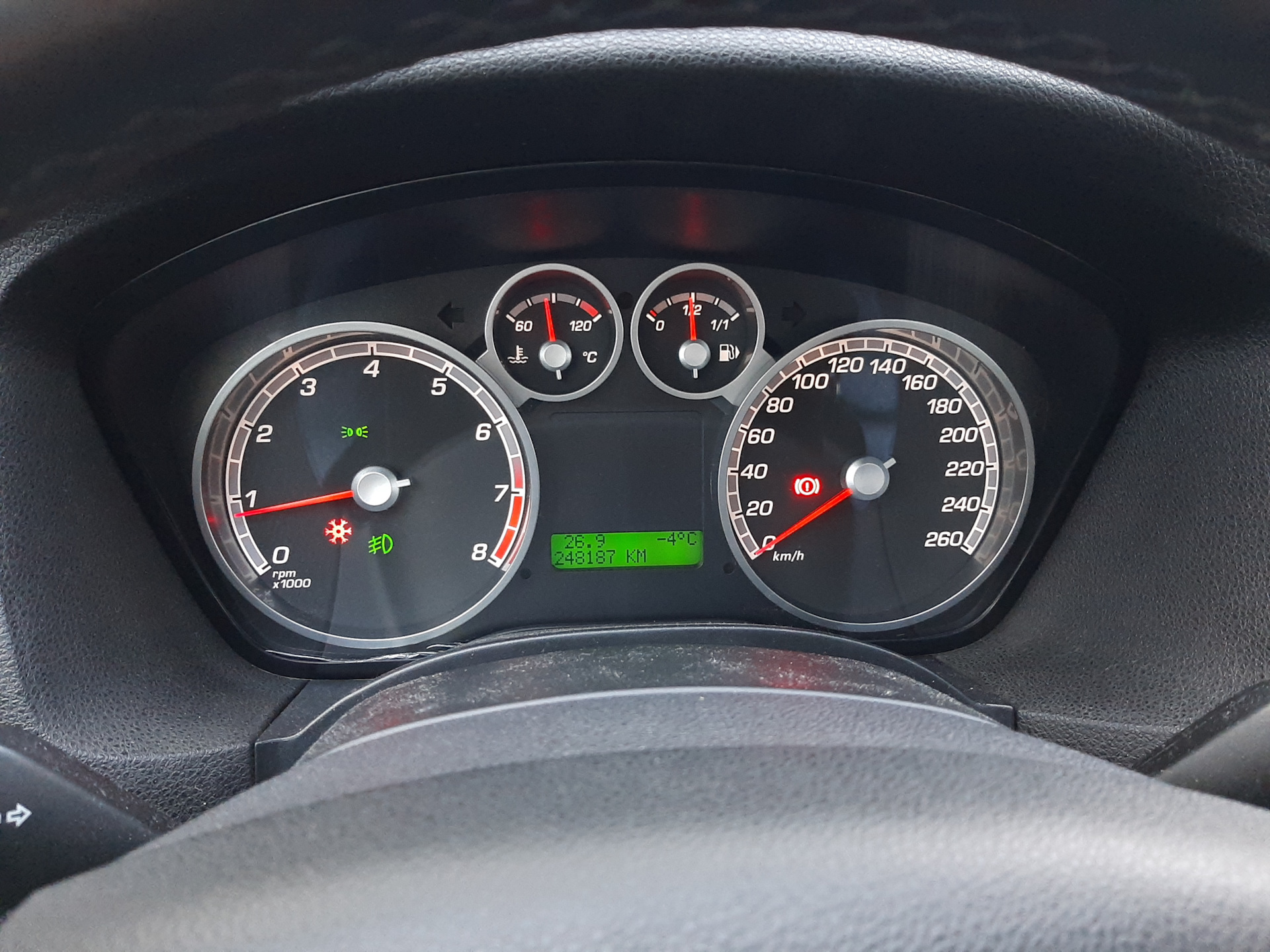 Замена приборной панели на ST дорест — Ford Focus II Sedan, 1,6 л, 2005 ...