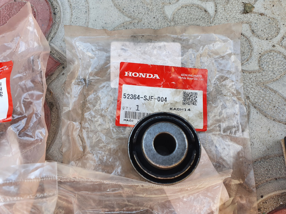 52364SJF004 Сайлентблок заднего рычага Honda | Запчасти на DRIVE2