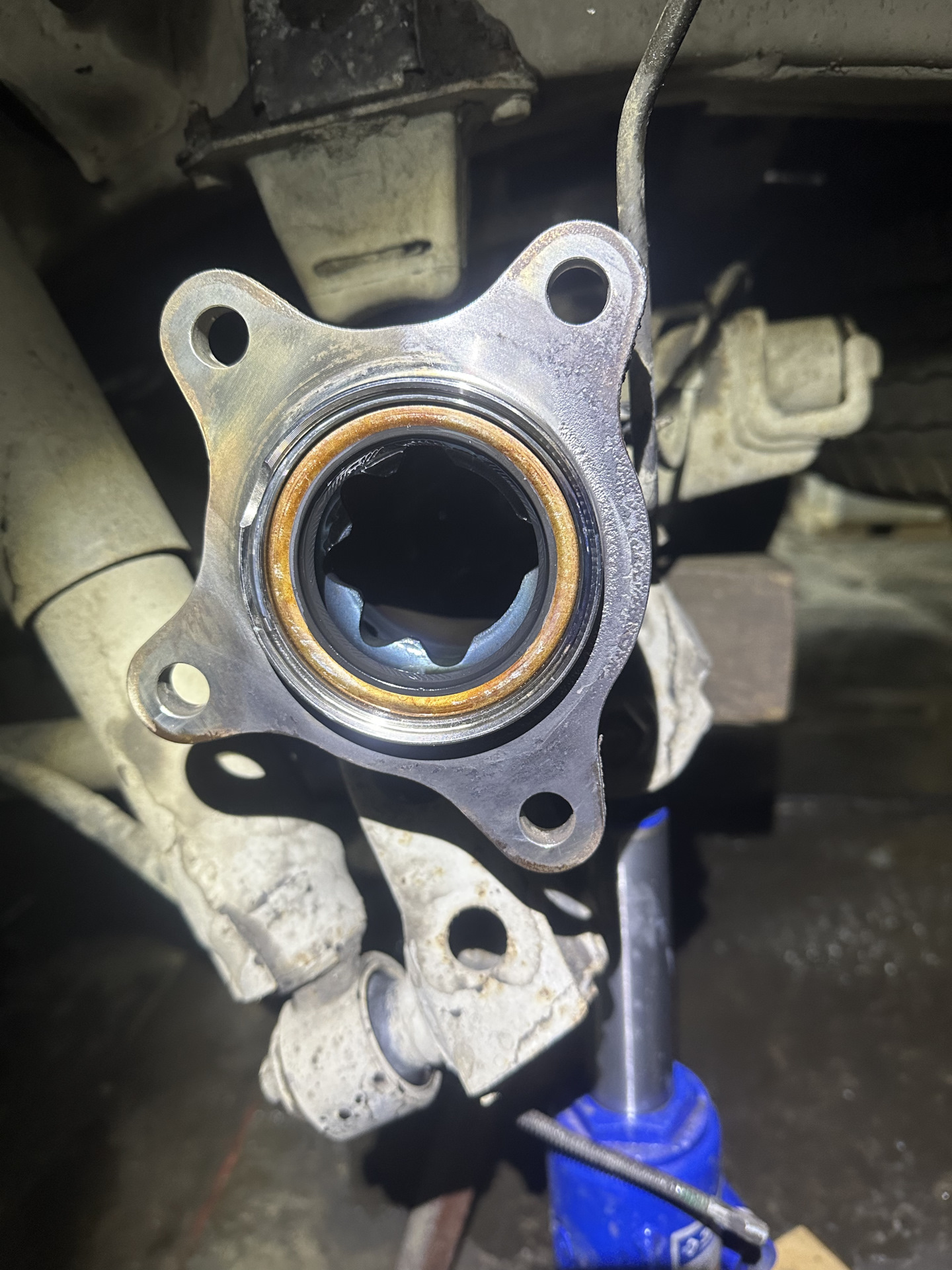 Cальник полуоси — Toyota Land Cruiser Prado 150-series, 3 л, 2012 года ...