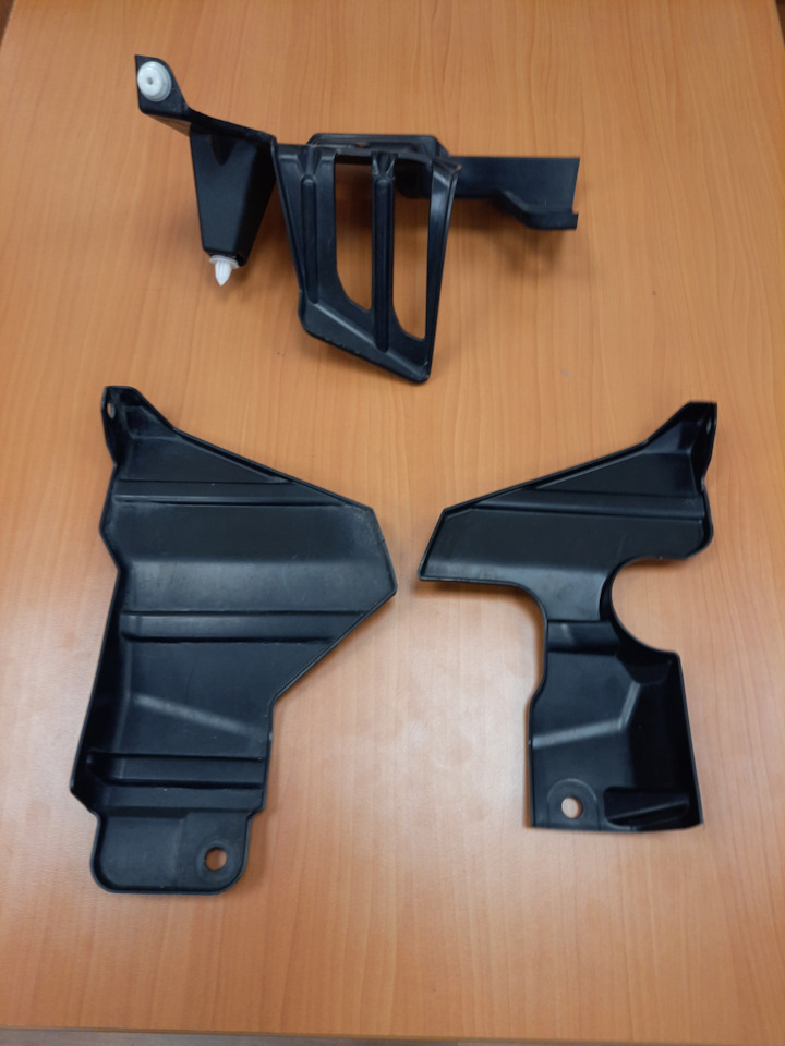 6400D586 КРОНШТЕЙН РЕШЁТКИ РАДИАТОРА ВЕРХНИЙ ПРАВЫЙ OUTLANDER NEW 12 ...