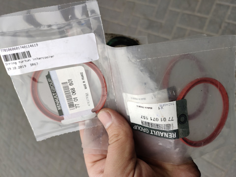 7701068601 Уплотнитель возд. патрубка (рез) RENAULT | Запчасти на DRIVE2