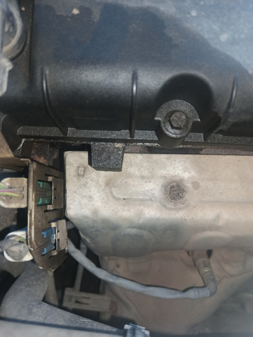 Течь прокладки клапаной крышки ROSTECO 21200 — Ford Focus Hatchback III ...