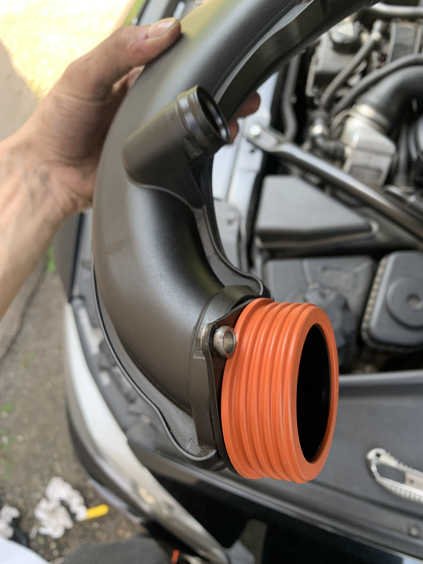 Замена трубок ВЕНТИЛЯЦИИ КАРТЕРА N63 — BMW 5 series (F10), 4,4 л, 2010 ...