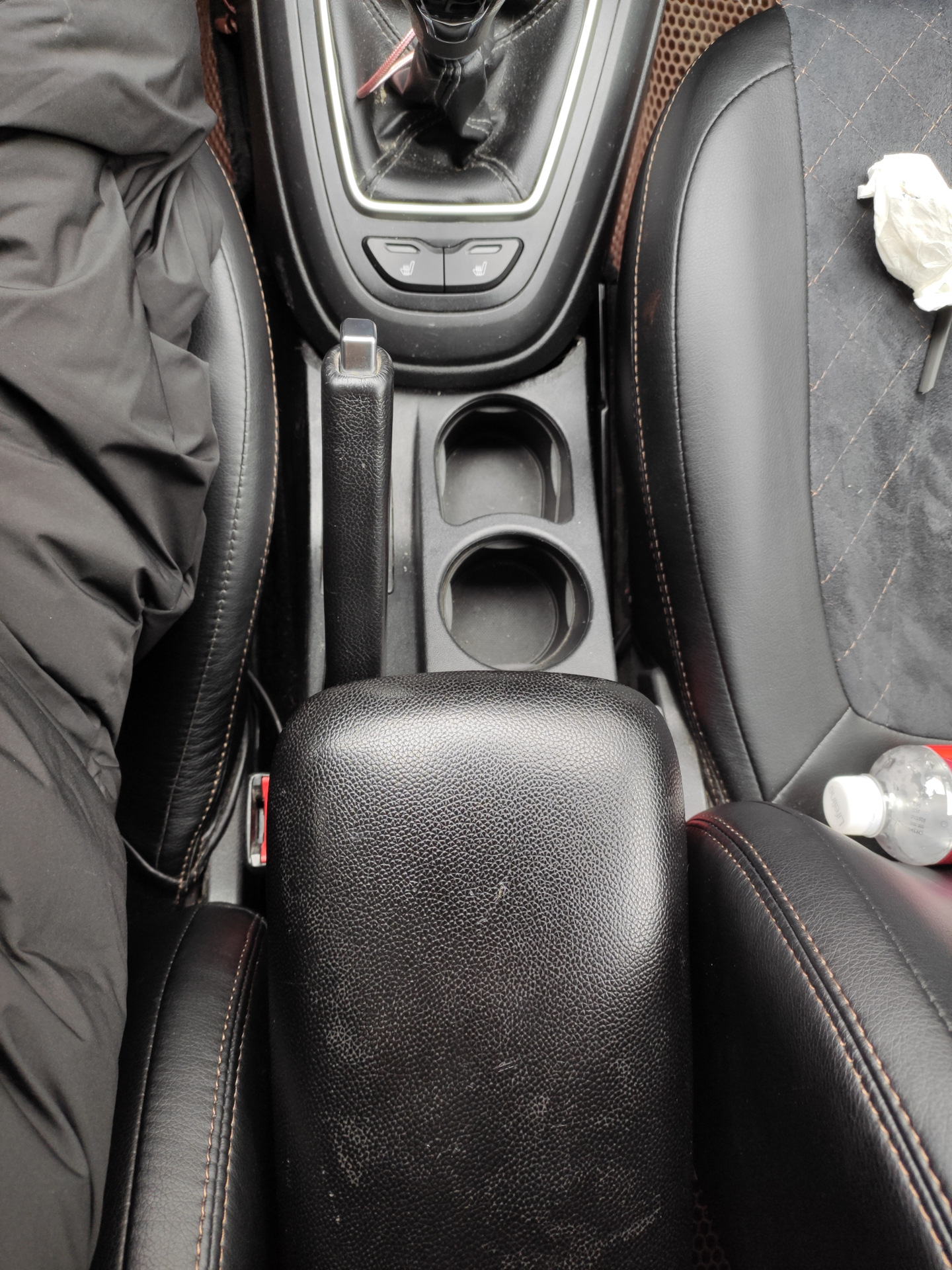 (продано) Продам подлокотник от иномарки на Весту — Lada Vesta, 1,6 л ...